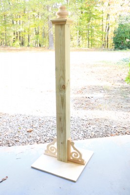 DIY Holiday Stocking Post - Home Made by Carmona